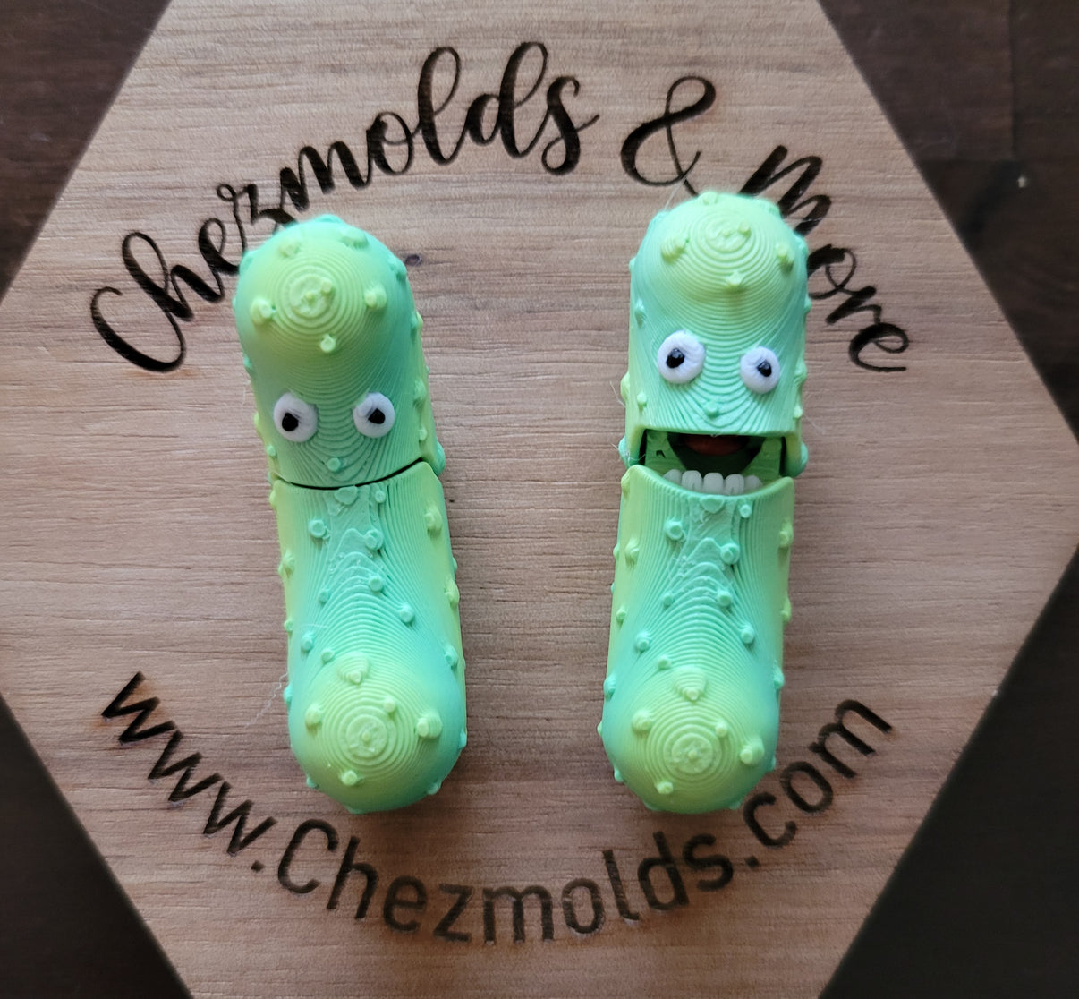 Beadable 3d printed -talking pickle ( mouth flexes- doesnt actually ta ...