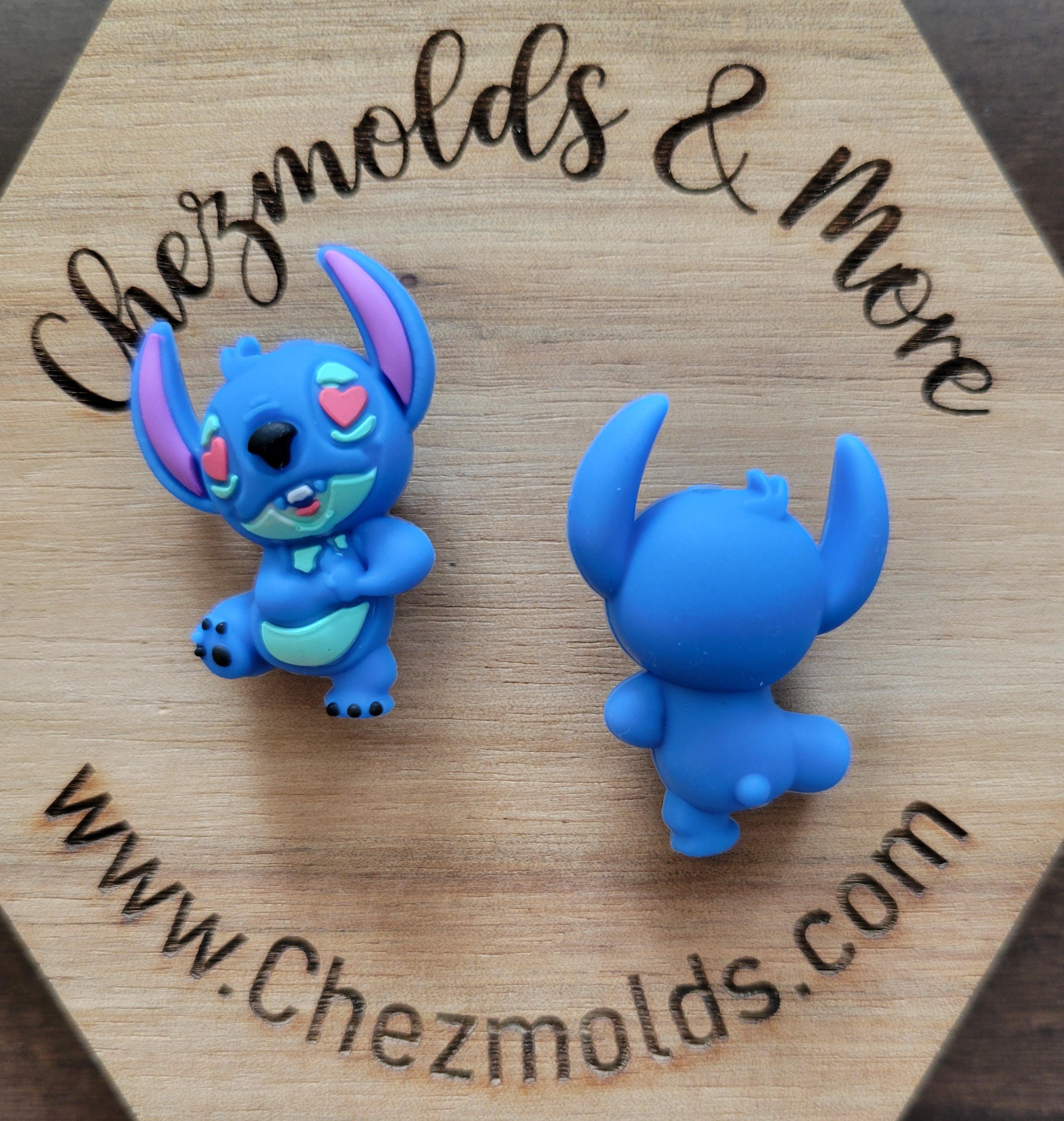 3d blue alien heart eyes - silicone focal Bead – ChezMolds & More