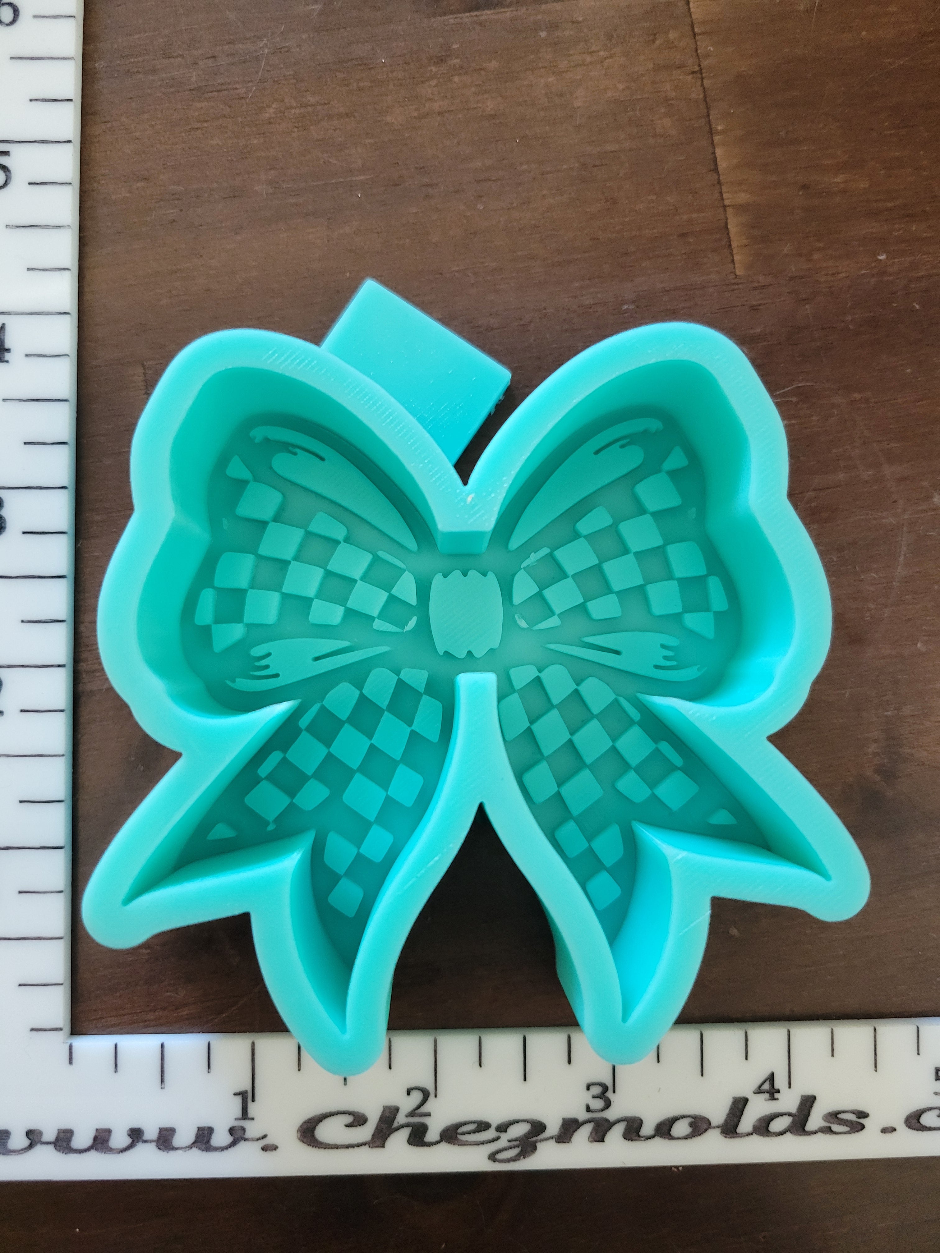 Freshie mold - checkered bow – ChezMolds & More